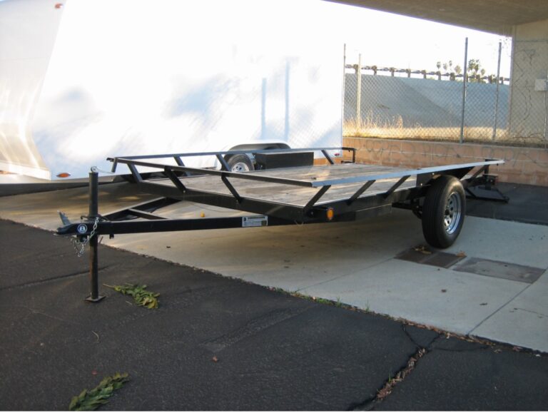 Flatbed & Utility Trailers | Universal Trailers